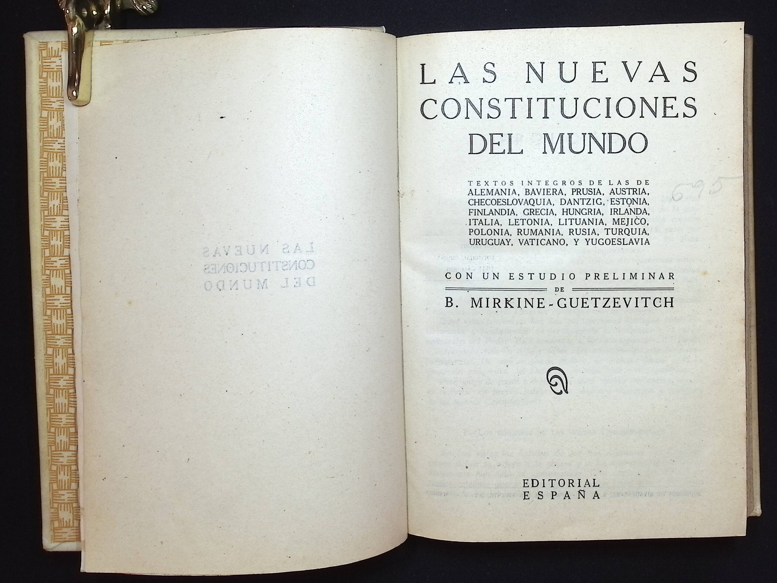 LAS NUEVAS CONSTITUCIONES DEL MUNDO - Libro Antiguo Clásico